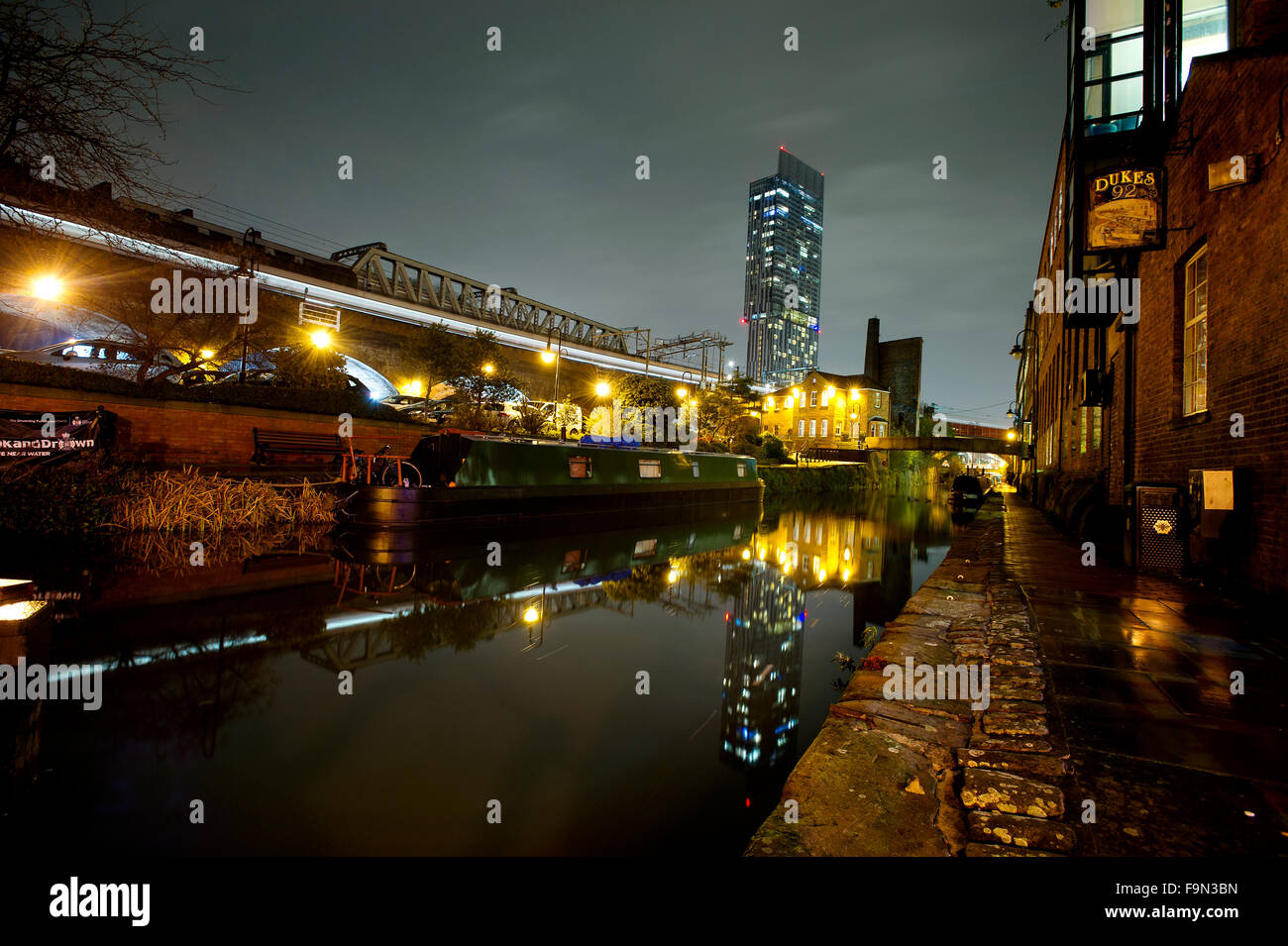 Night time image of the Castlefield basin of the Rochdale Canal ...