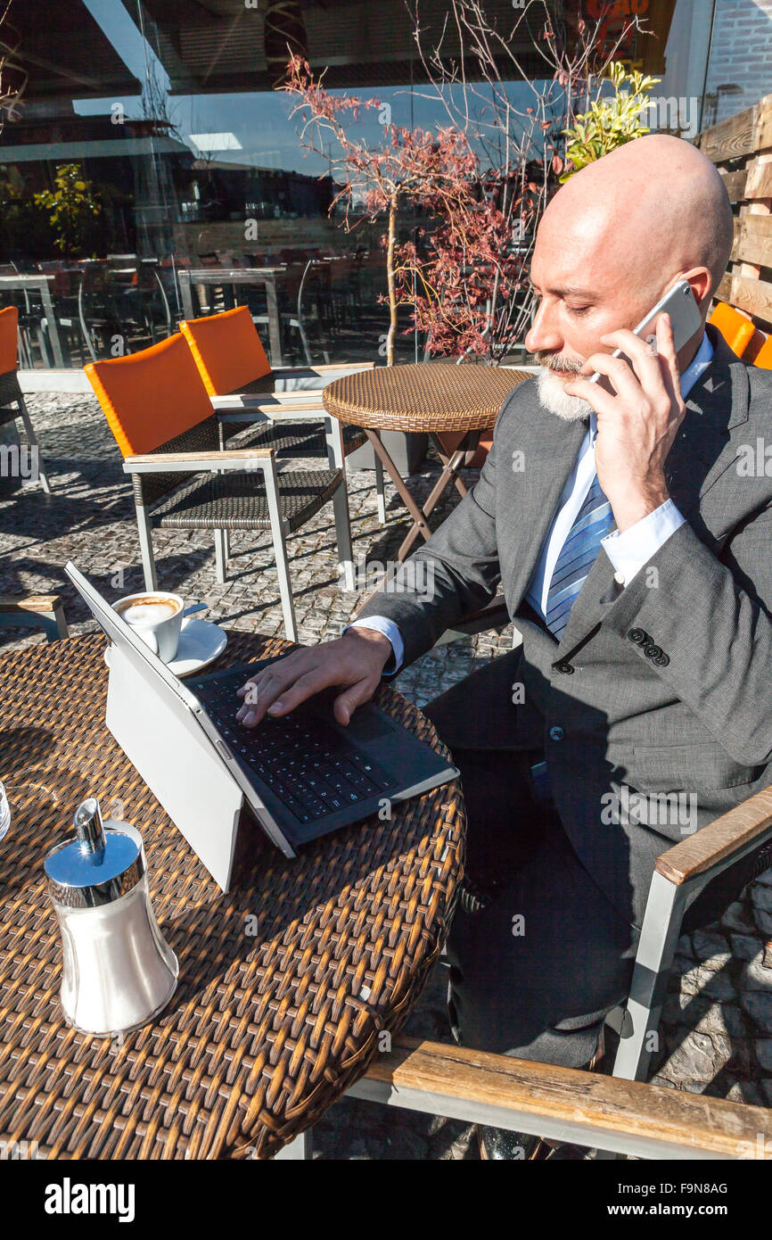 Professional man outside hi-res stock photography and images - Alamy