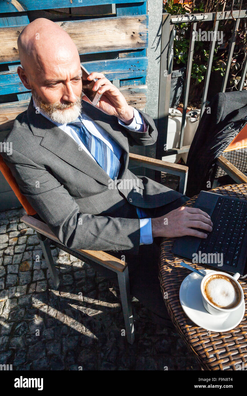 Professional man outside hi-res stock photography and images - Alamy