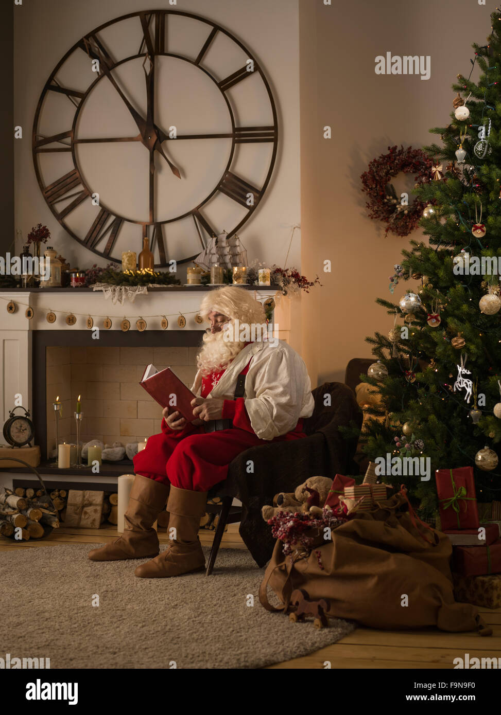 Adult reading near christmas tree hi-res stock photography and images ...