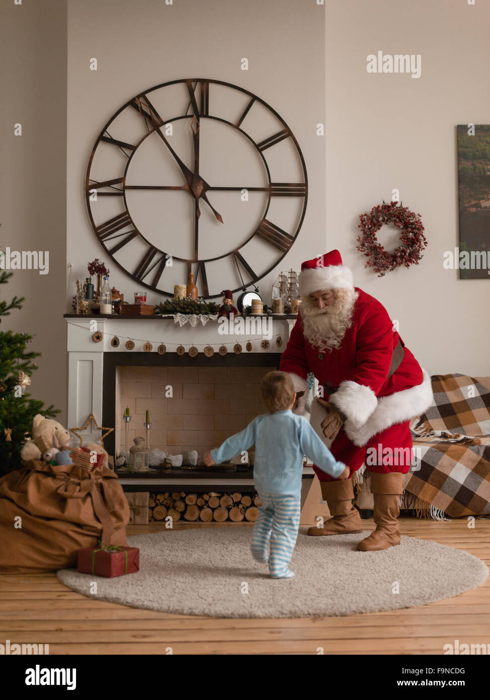 Child meeting santa hi-res stock photography and images - Alamy