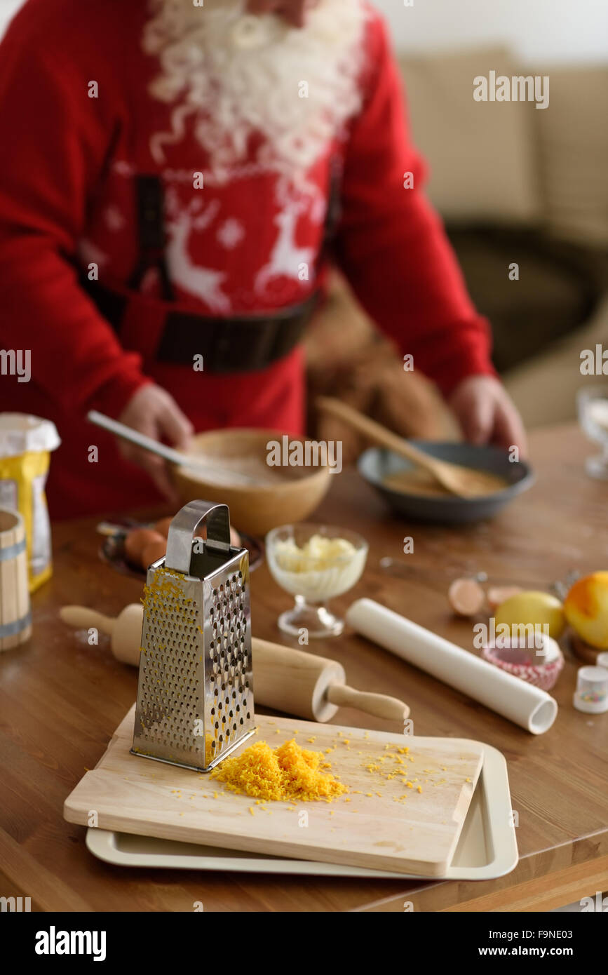 Mature man cooking christmas hi-res stock photography and images - Alamy