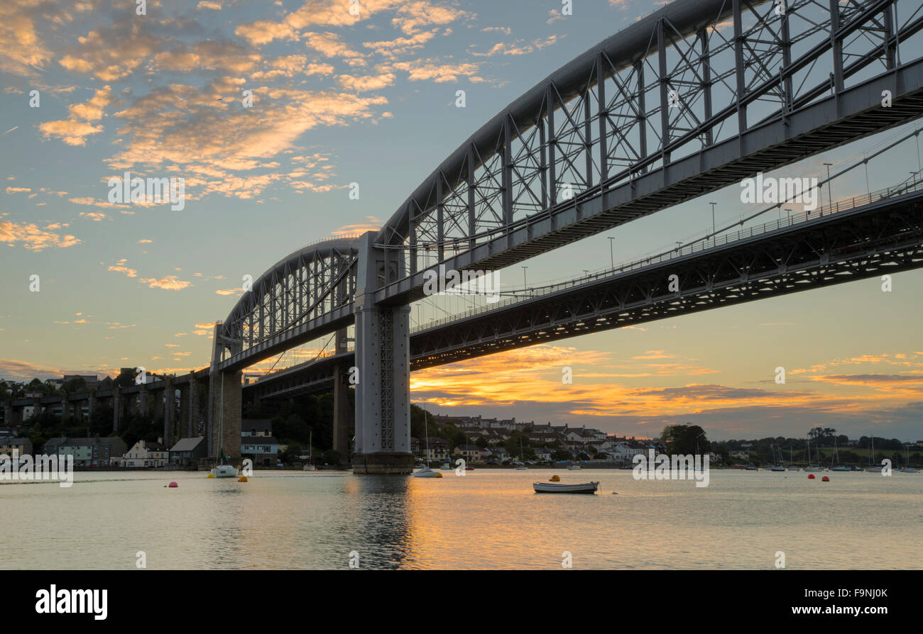 The brunel bridge that spans the river tamar from devon into cornwall ...