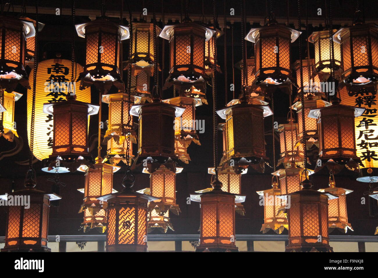 Temples and lanterns and temples hi-res stock photography and images ...