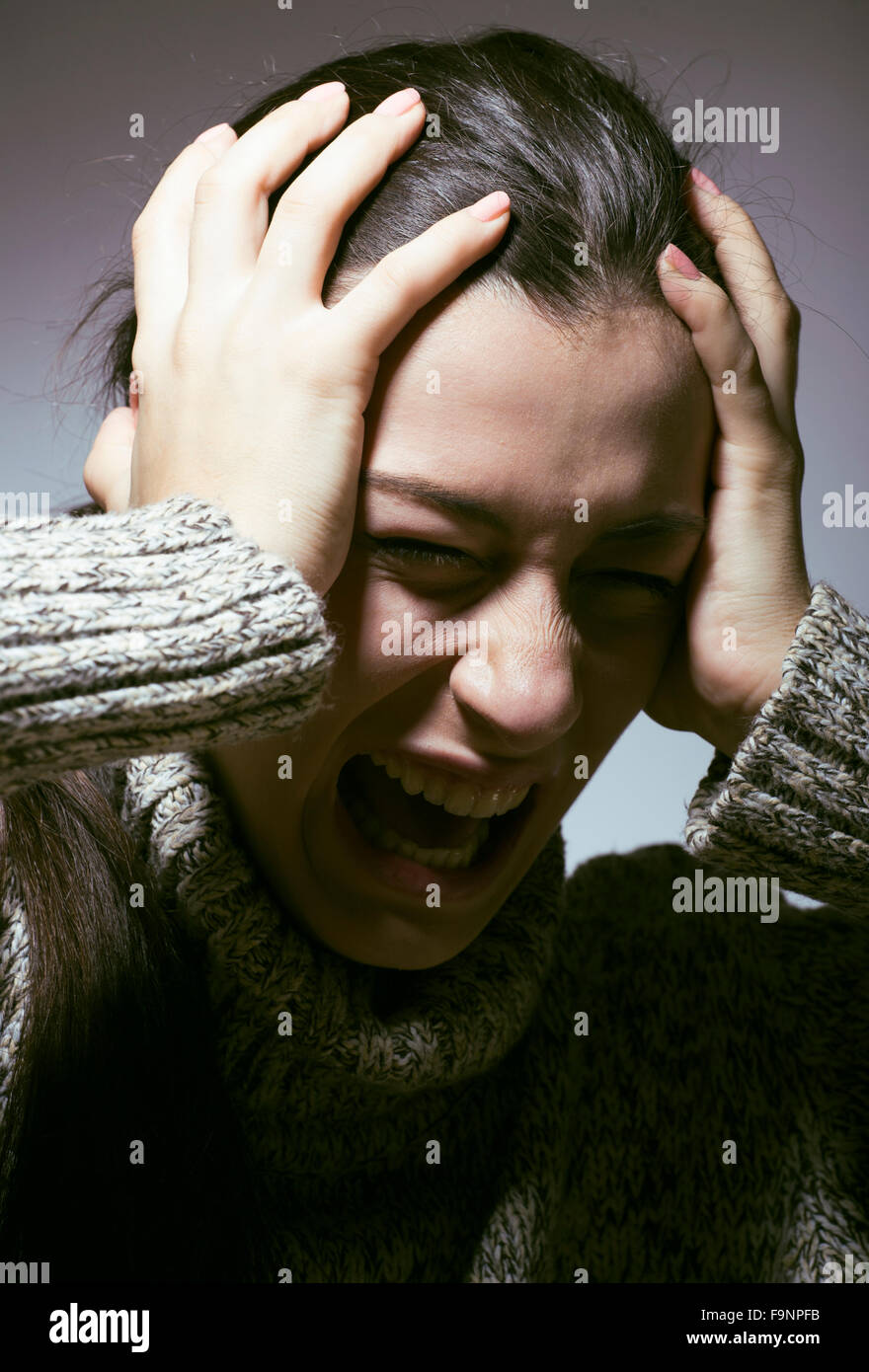 young pretty woman in trouble, screaming in grief close up depressed ...