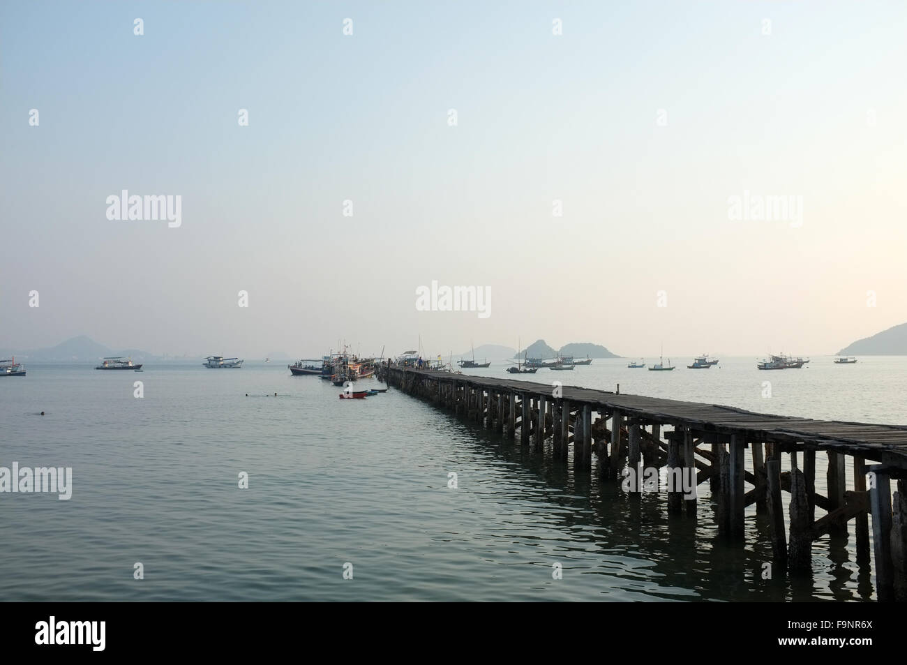 Gold beach bridge hi-res stock photography and images - Alamy