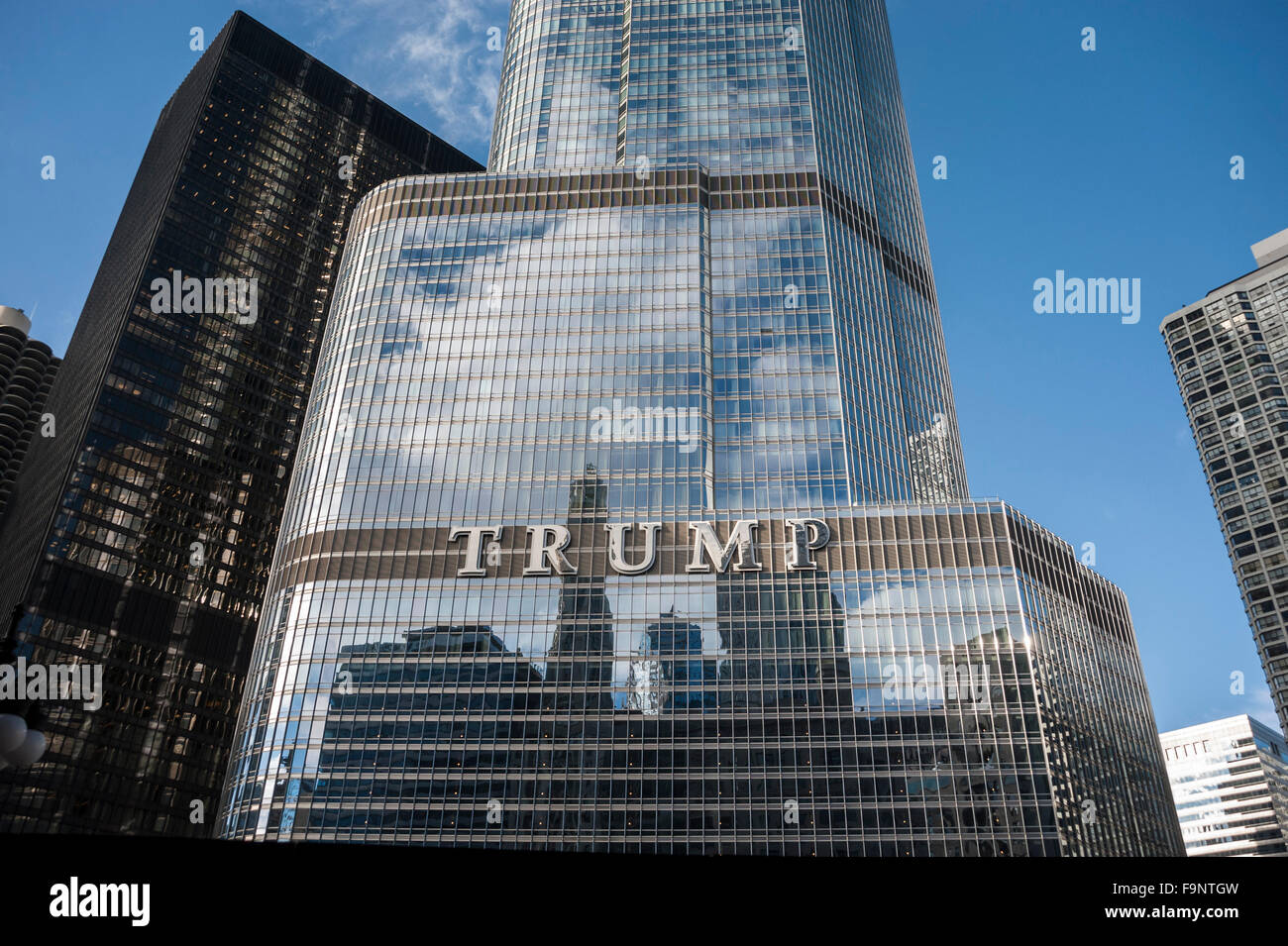 Donald trump tower chicago sign hi-res stock photography and images - Alamy