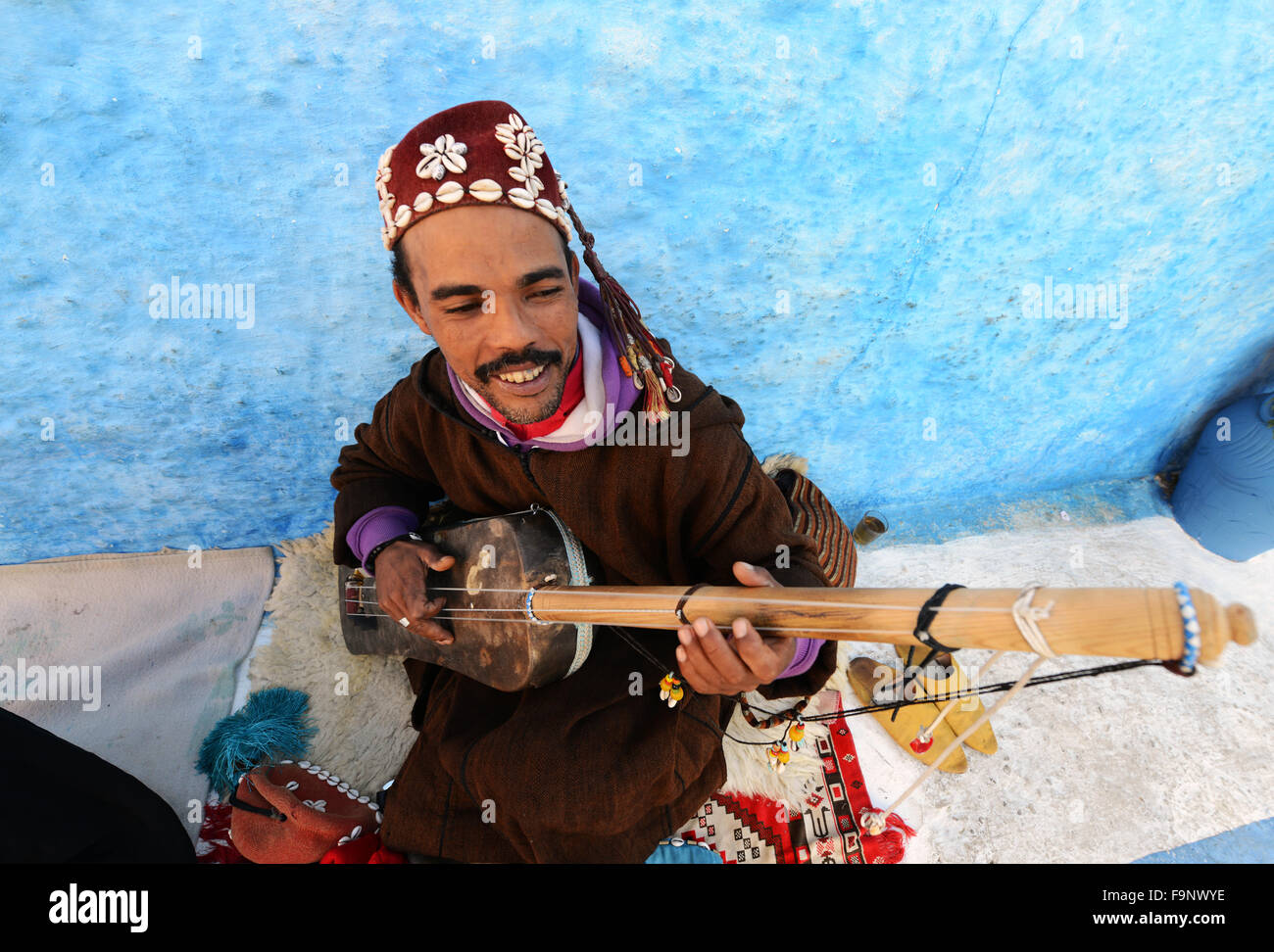 A Gnawa musician playing the Sintir in the kasbah or Rabat Stock Photo ...