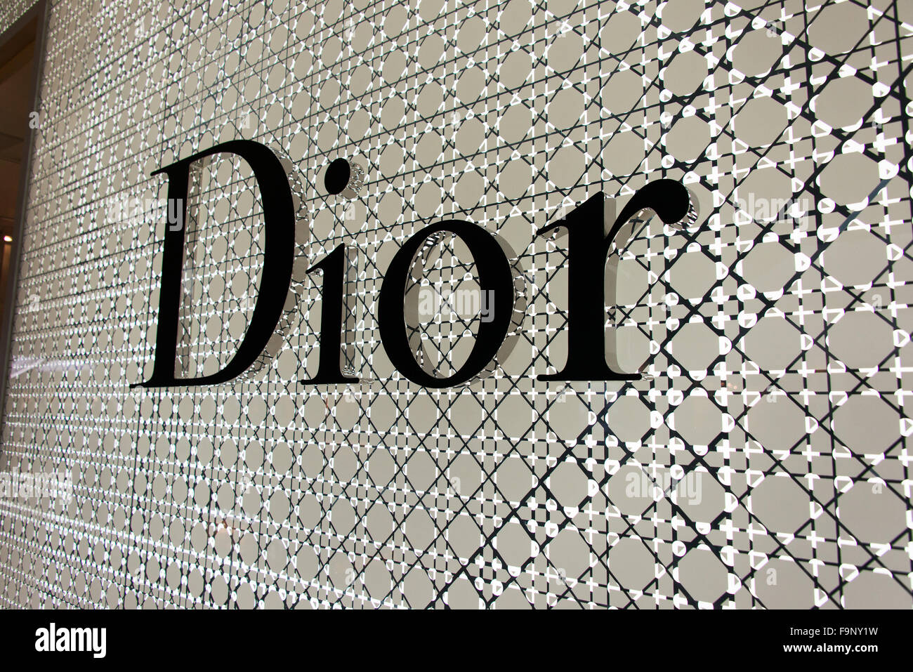 Singapore - AUGUST 5, 2014: The Shoppes shopping mall on August 5 in ...