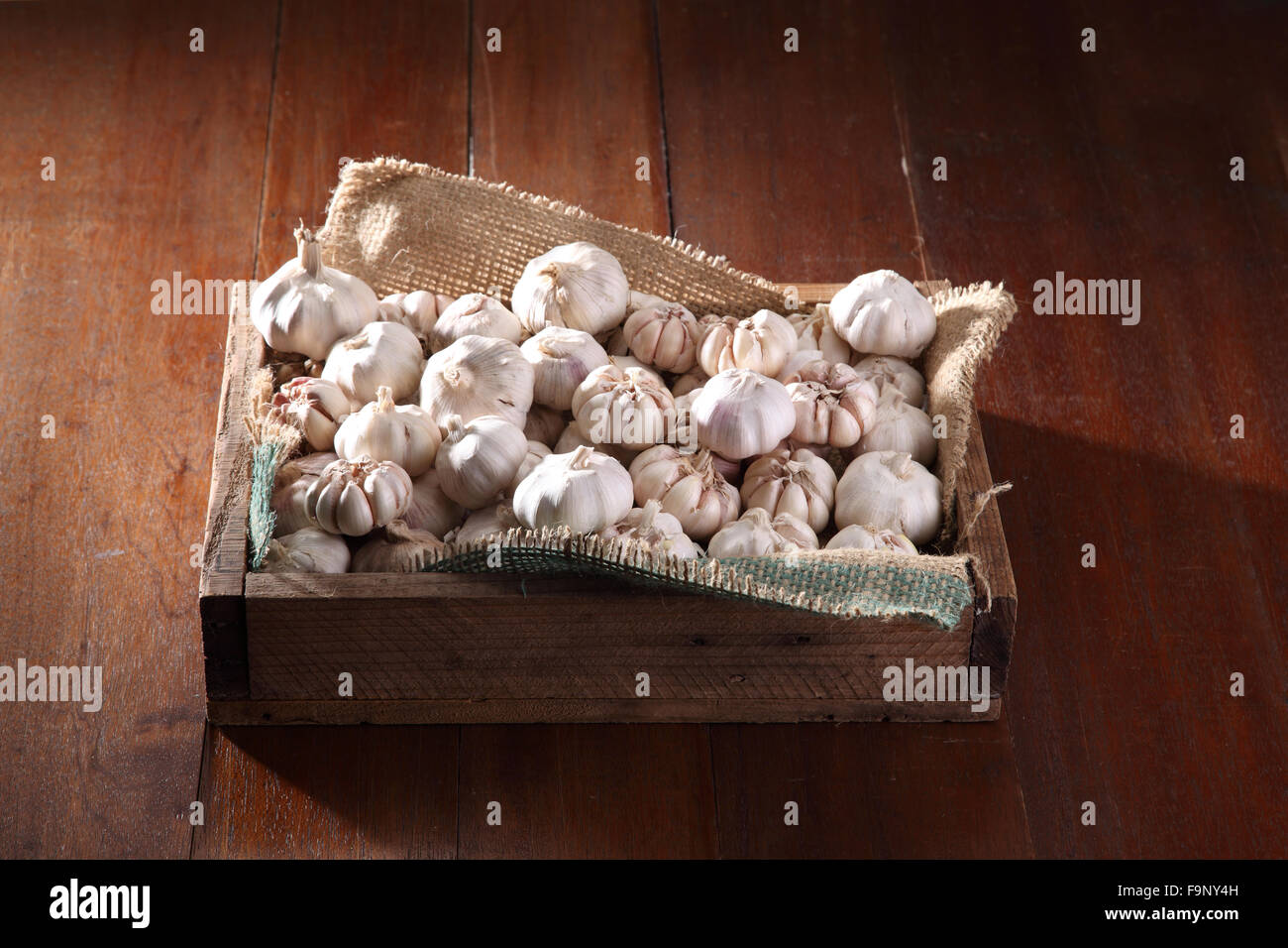 garlic in the wooden crate Stock Photo - Alamy