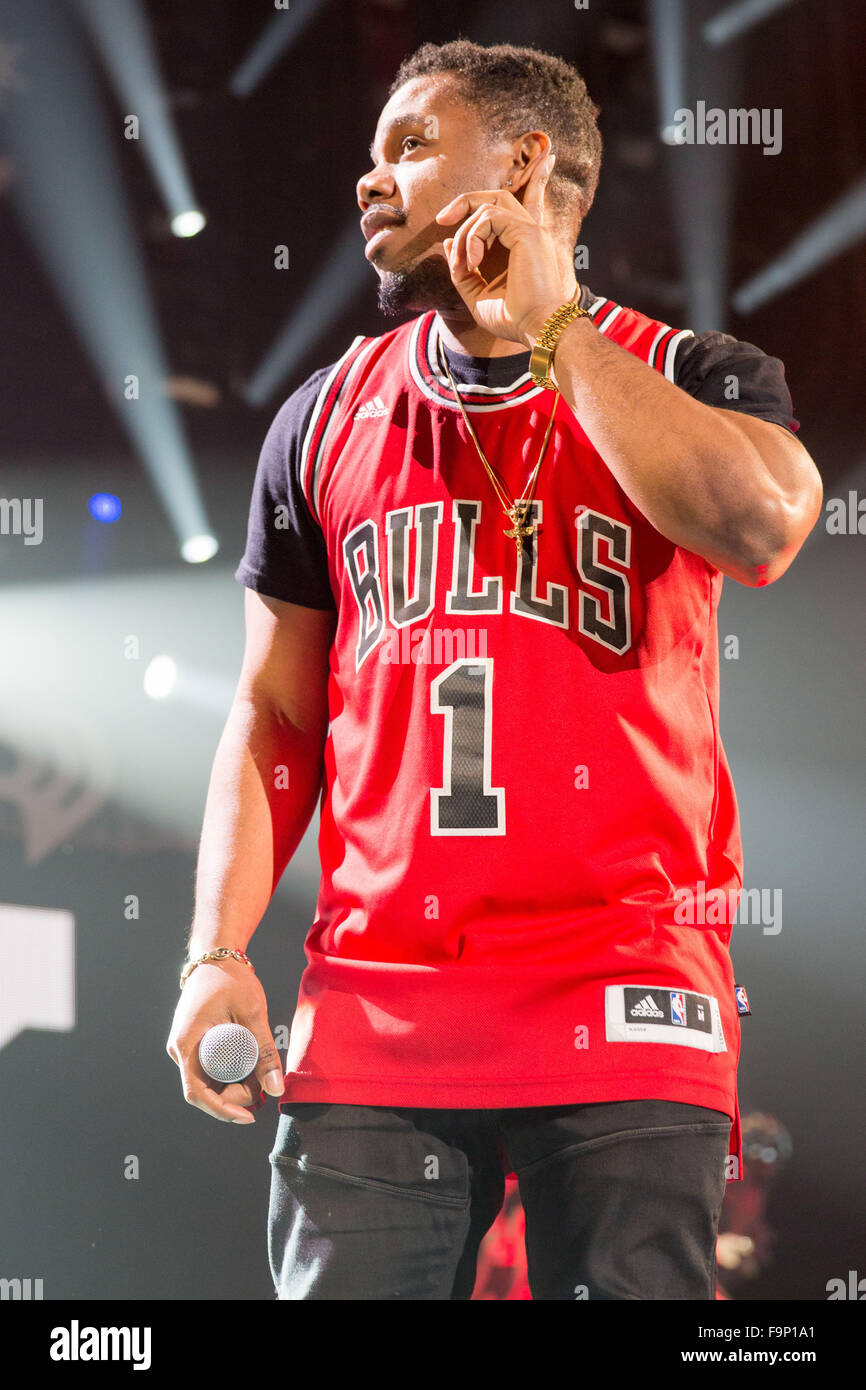 Rosemont, Illinois, USA. 16th Dec, 2015. Singer TIMOTHY THOMAS of R ...