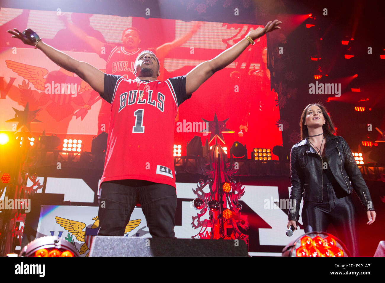Rosemont, Illinois, USA. 16th Dec, 2015. Singer TIMOTHY THOMAS of R ...
