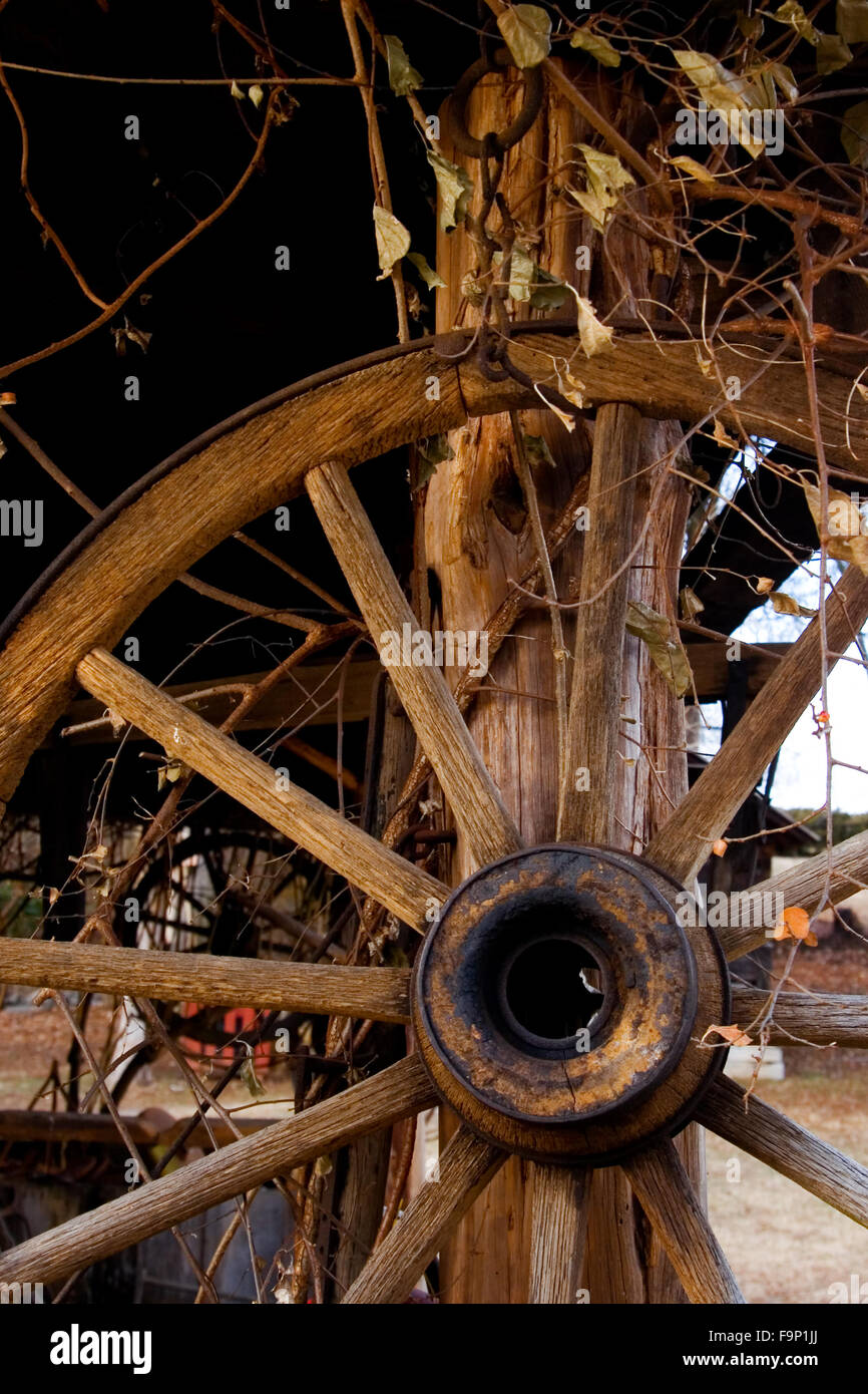 Old wagon wheel outside a primitive barn at the Museum of Appalachia in ...