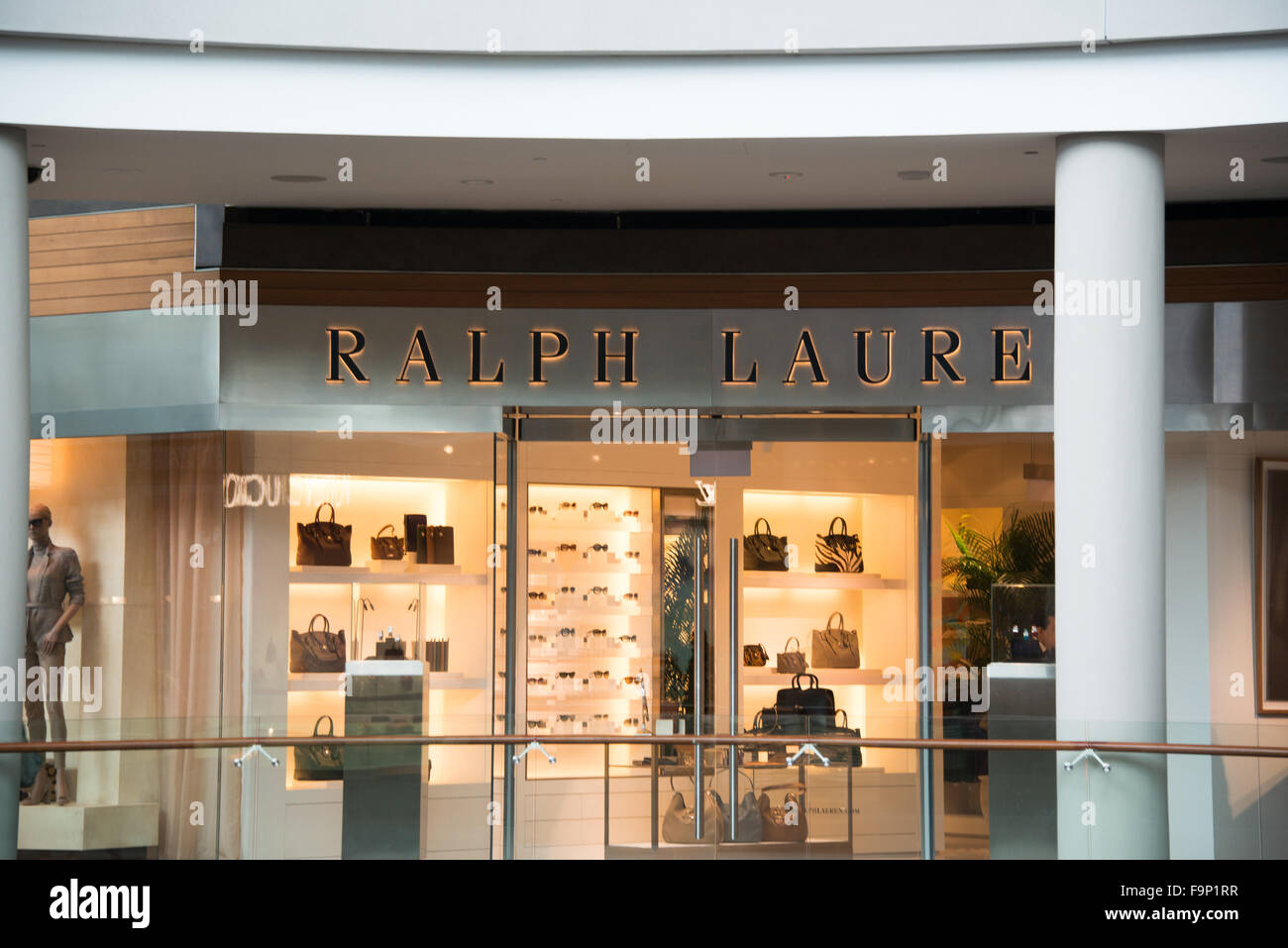 Singapore - AUGUST 5, 2014: The Shoppes shopping mall on August 5 in ...
