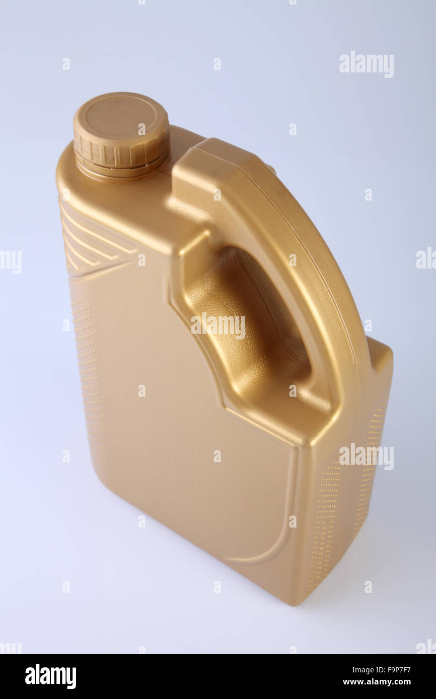 golden canister with engine oil on white background Stock Photo - Alamy