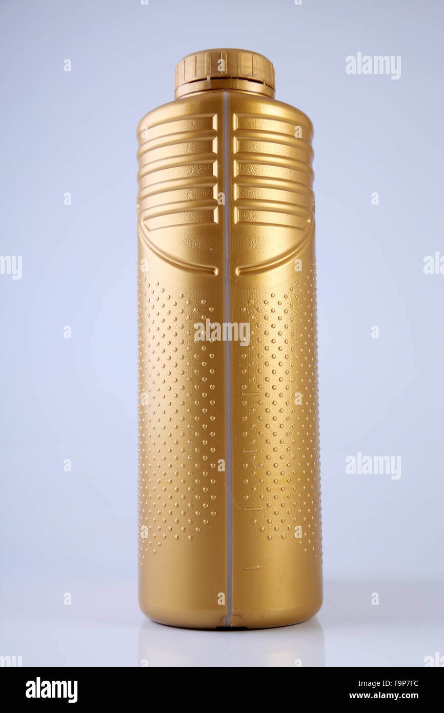 golden canister with engine oil on white background Stock Photo - Alamy