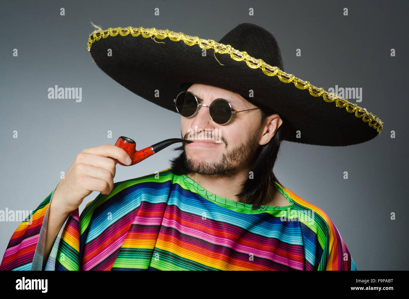 Mexican smoking pipe wearing sombrero Stock Photo - Alamy