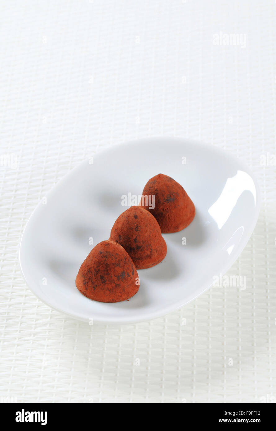 Chocolate truffles coated in cocoa powder Stock Photo - Alamy