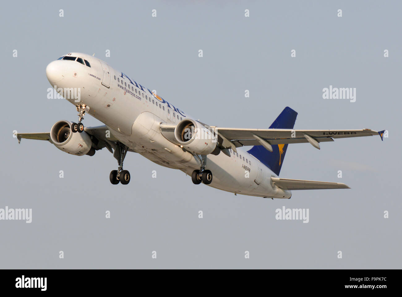 Whole fuselage hi-res stock photography and images - Alamy