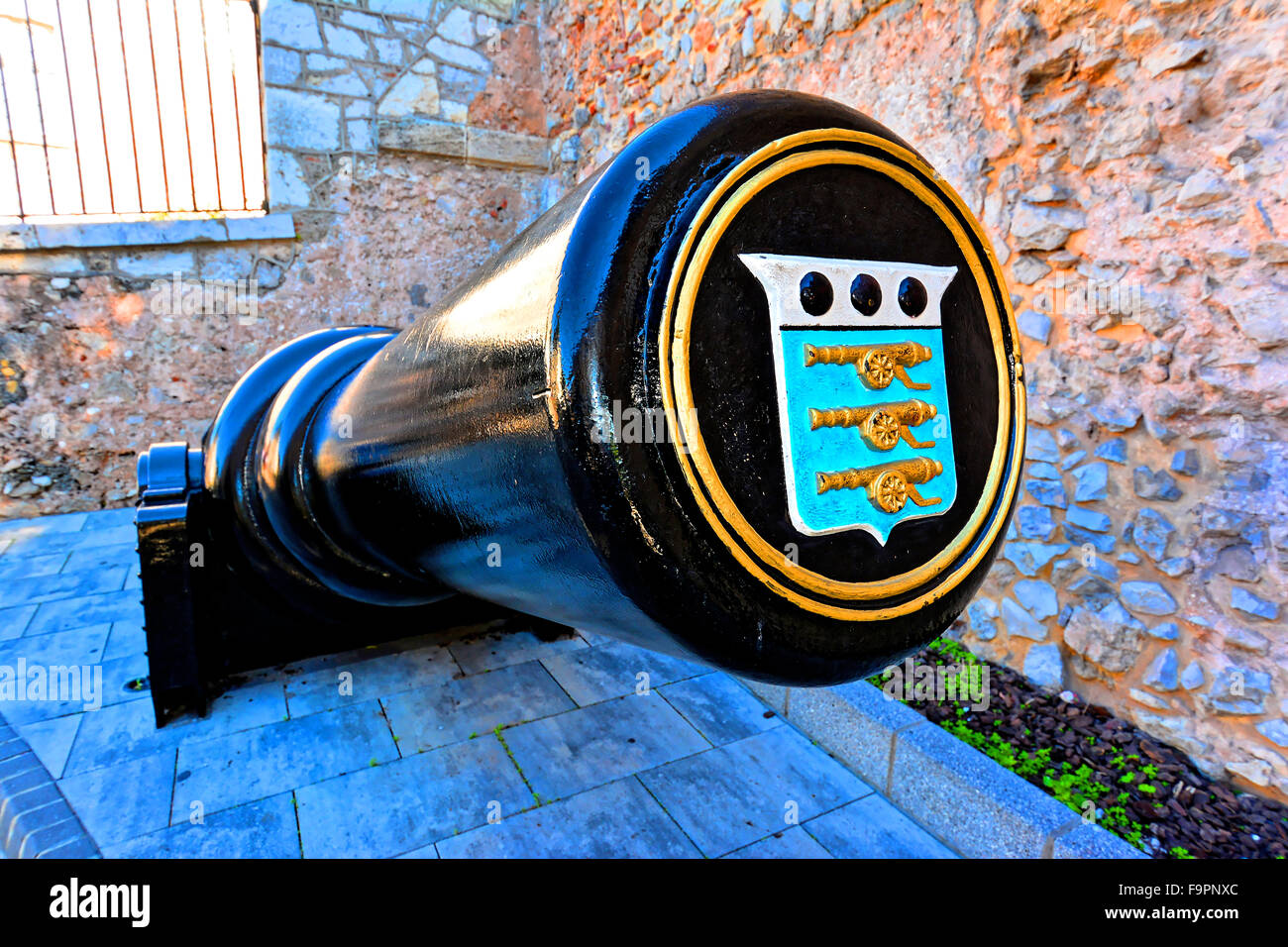 Gibraltar historic artillery cannon Stock Photo - Alamy