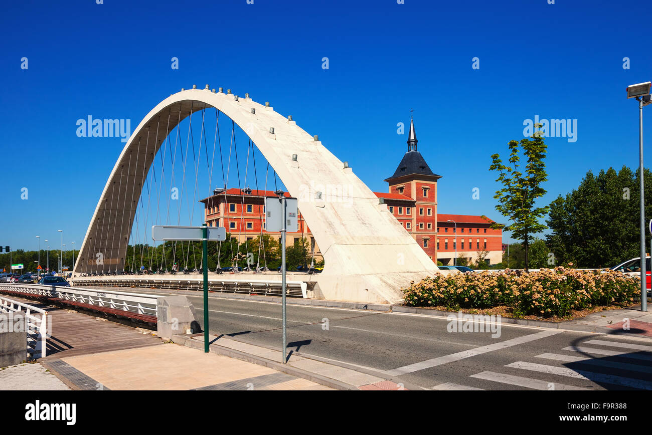 Pamplona bridge over arga river hi-res stock photography and images - Alamy