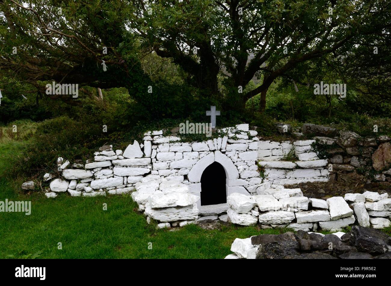 The burren ireland castle hi-res stock photography and images - Alamy