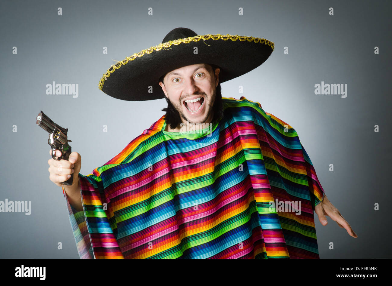 Mexican with gun wearing sombrero Stock Photo - Alamy