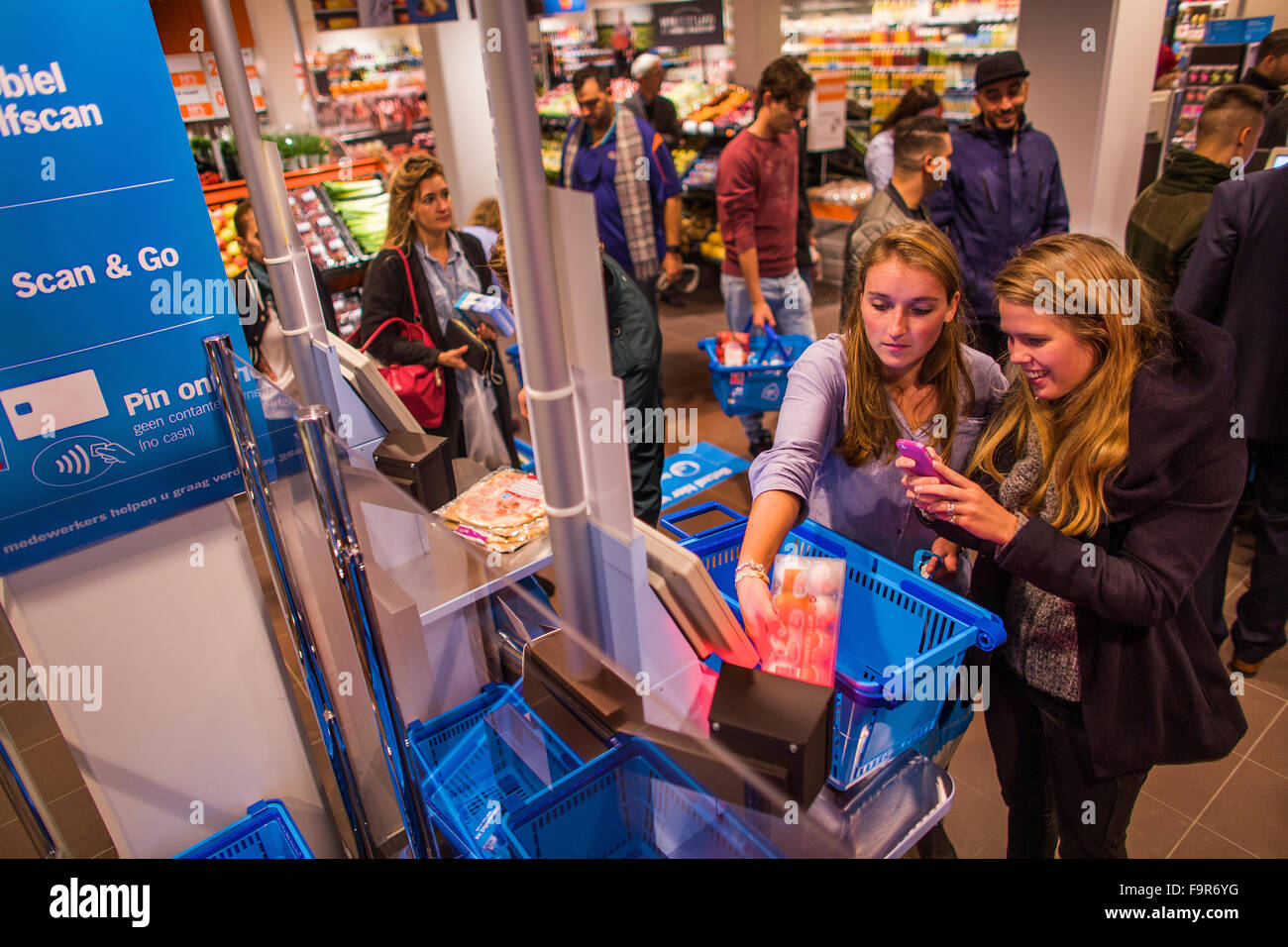 The first Albert Heijn supermarket without cashiers and where only can ...