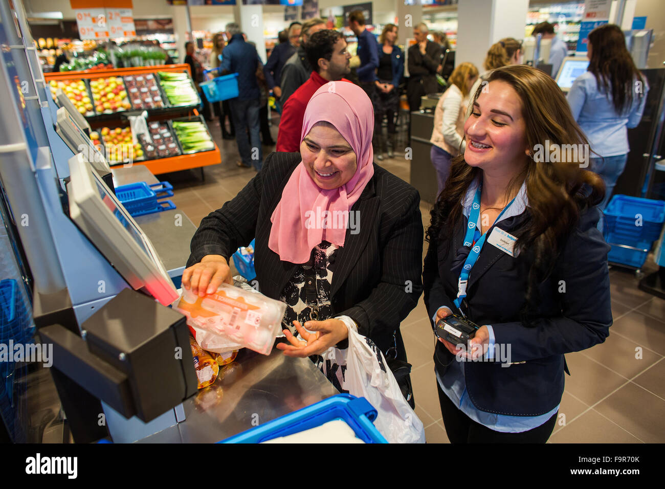 The first Albert Heijn supermarket without cashiers and where only can ...