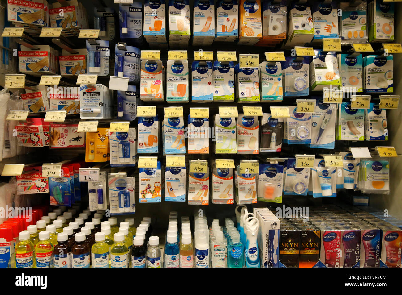 Drugstore hi-res stock photography and images - Alamy