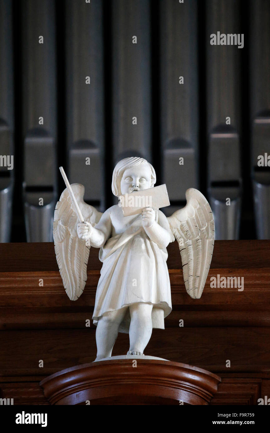 Saint Jacques collegiate church. Statue. Musician angel Stock Photo - Alamy