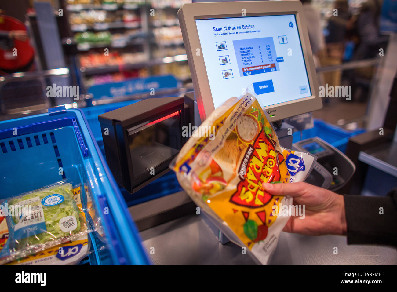 The first Albert Heijn supermarket without cashiers and where only ...