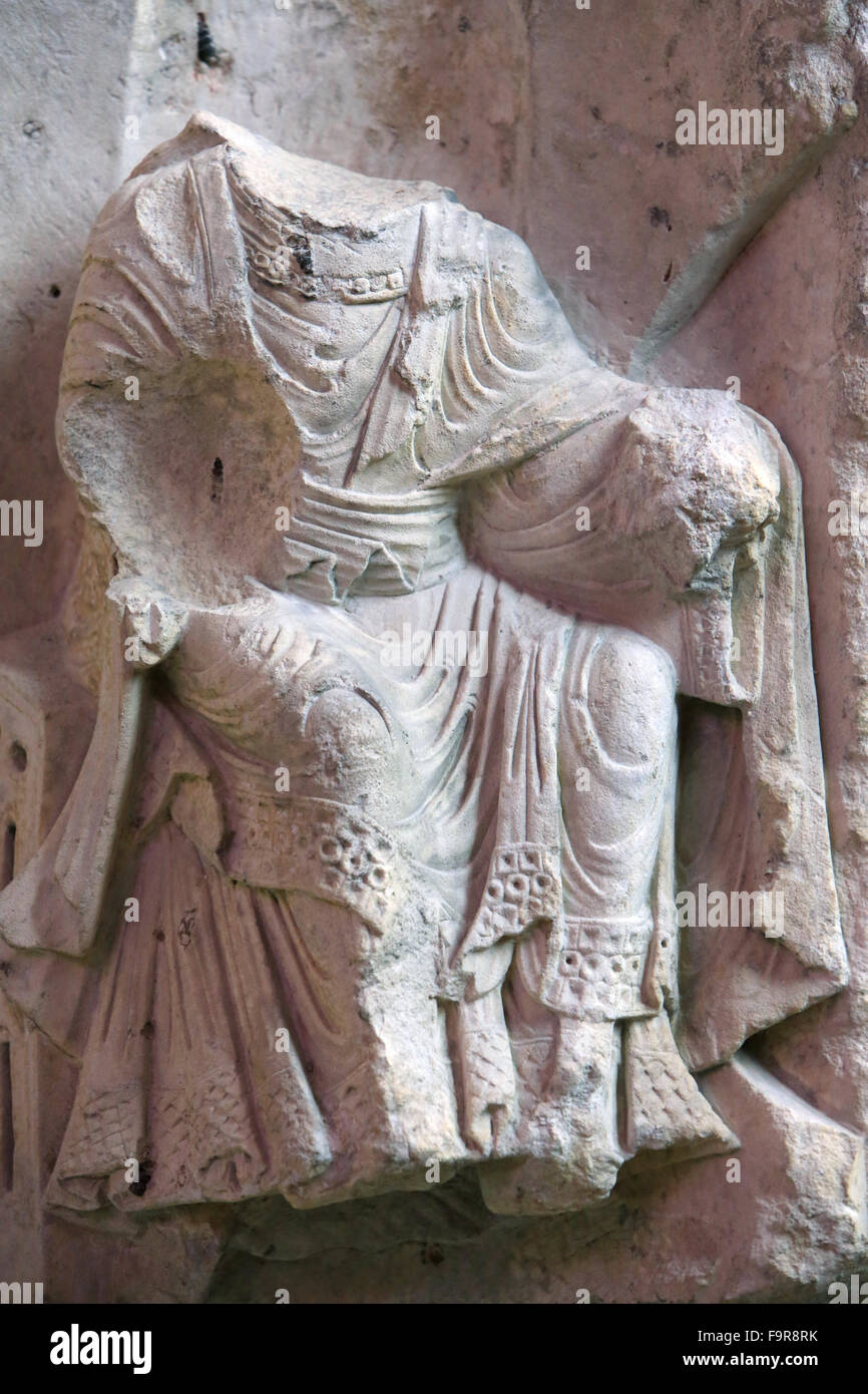 Damaged sculpture hi-res stock photography and images - Alamy