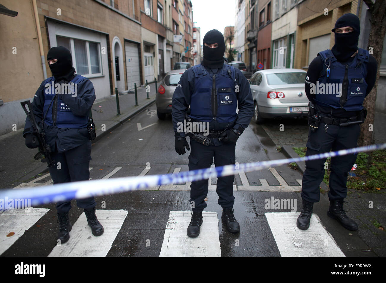 Swat team house hi-res stock photography and images - Alamy