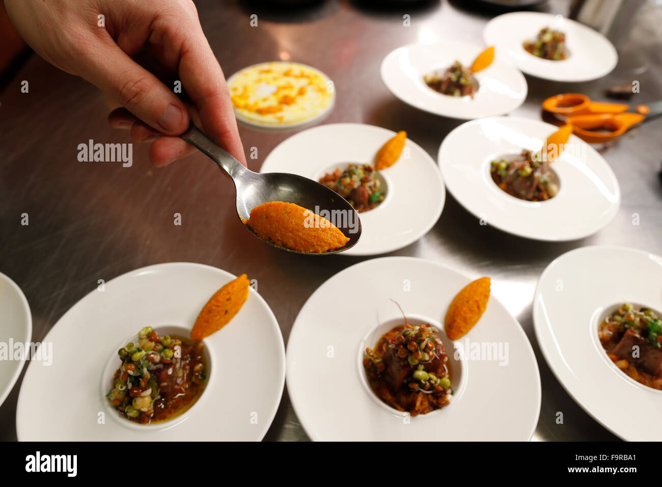 Kitchen hand restaurant hi-res stock photography and images - Alamy