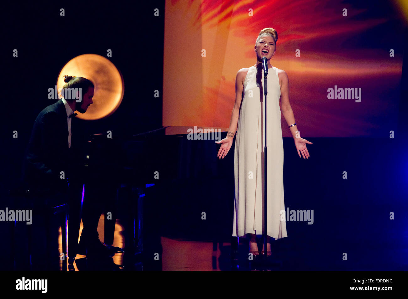 Singer nicole cross performs hotel hi-res stock photography and images ...