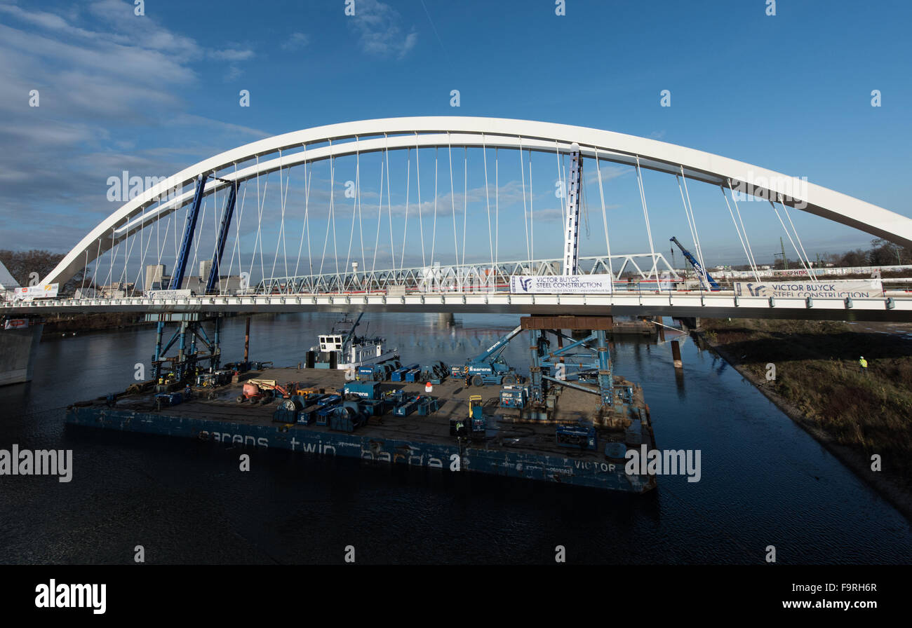 Kehl, Germany. 18th Dec, 2015. View of the second part of the bridge (C ...