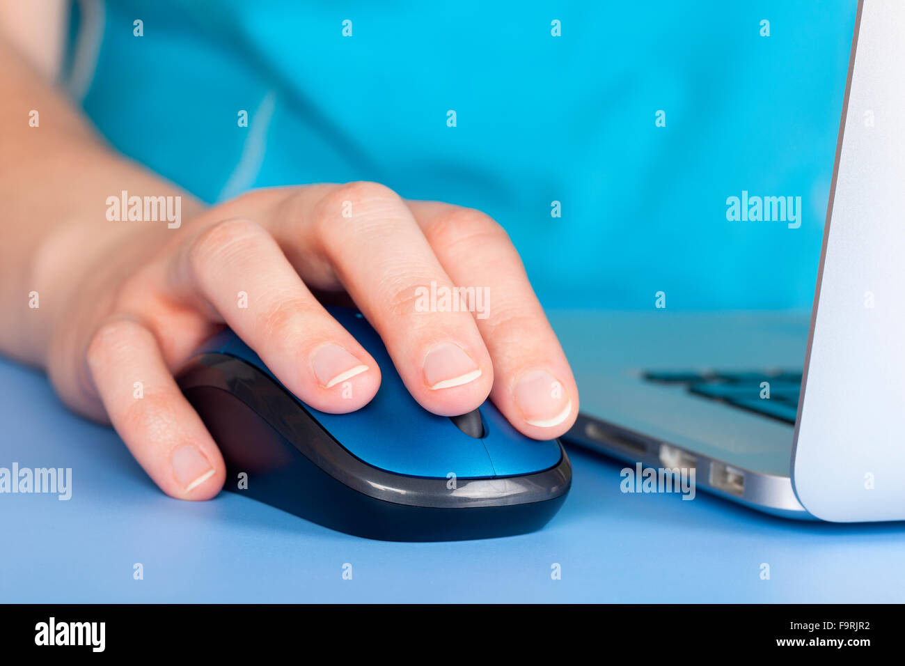 Woman’s hand using computer mouse. Closeup Stock Photo - Alamy