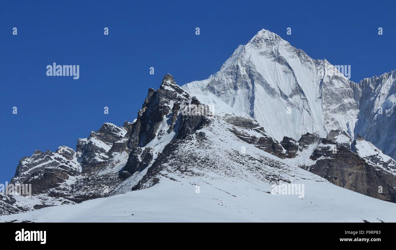 Pointed mountain Palung Ri, Gokyo valley Stock Photo - Alamy