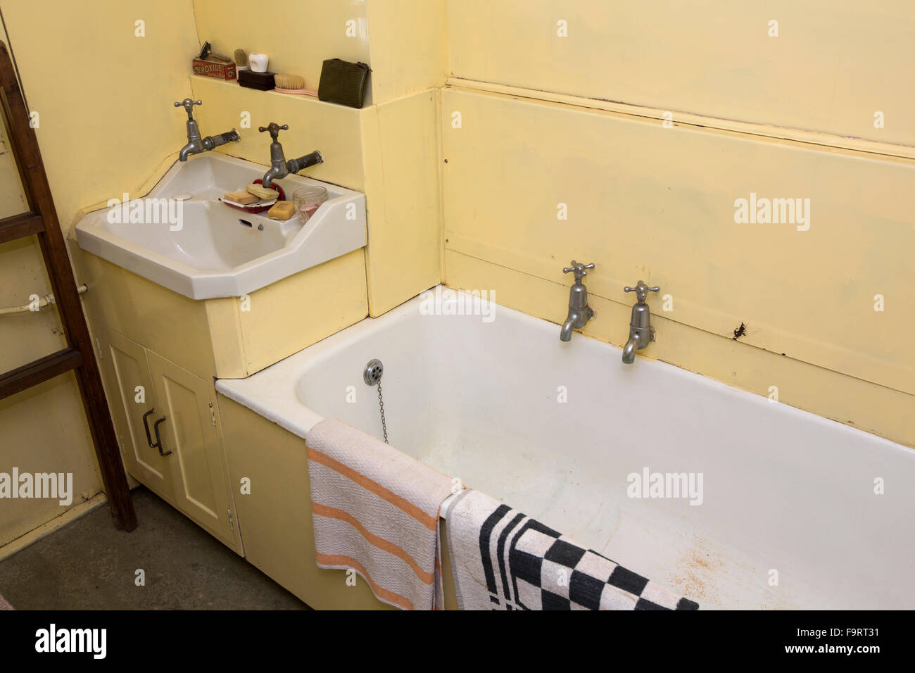 Post war prefab hi-res stock photography and images - Alamy
