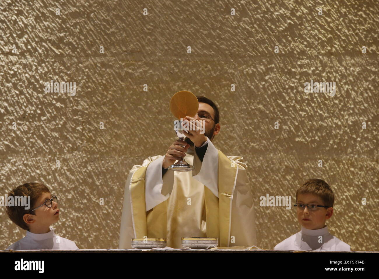 Catholic eucharist celebration Stock Photo - Alamy
