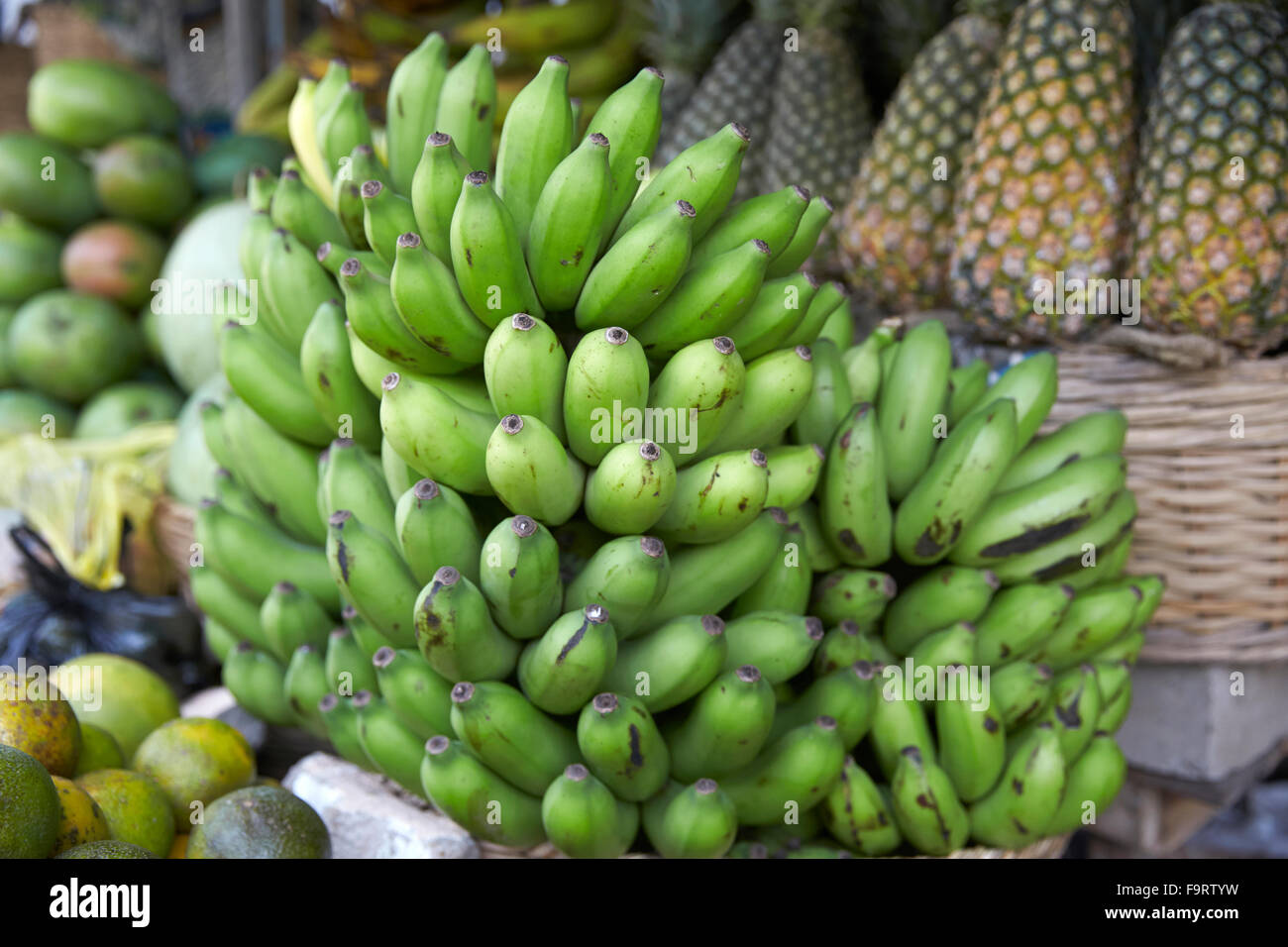 Fruit and vegetable shop Stock Photo - Alamy