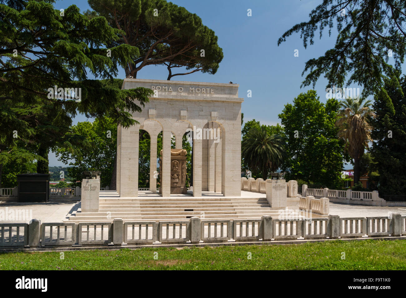 Ossuary of the fallen during the defence of Rome , Italy Stock Photo ...