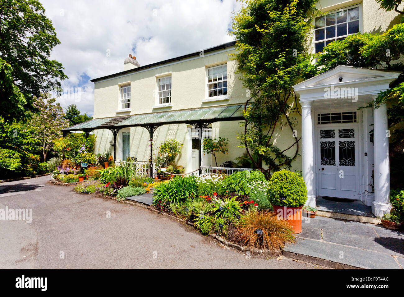 Glass canopies hi-res stock photography and images - Alamy