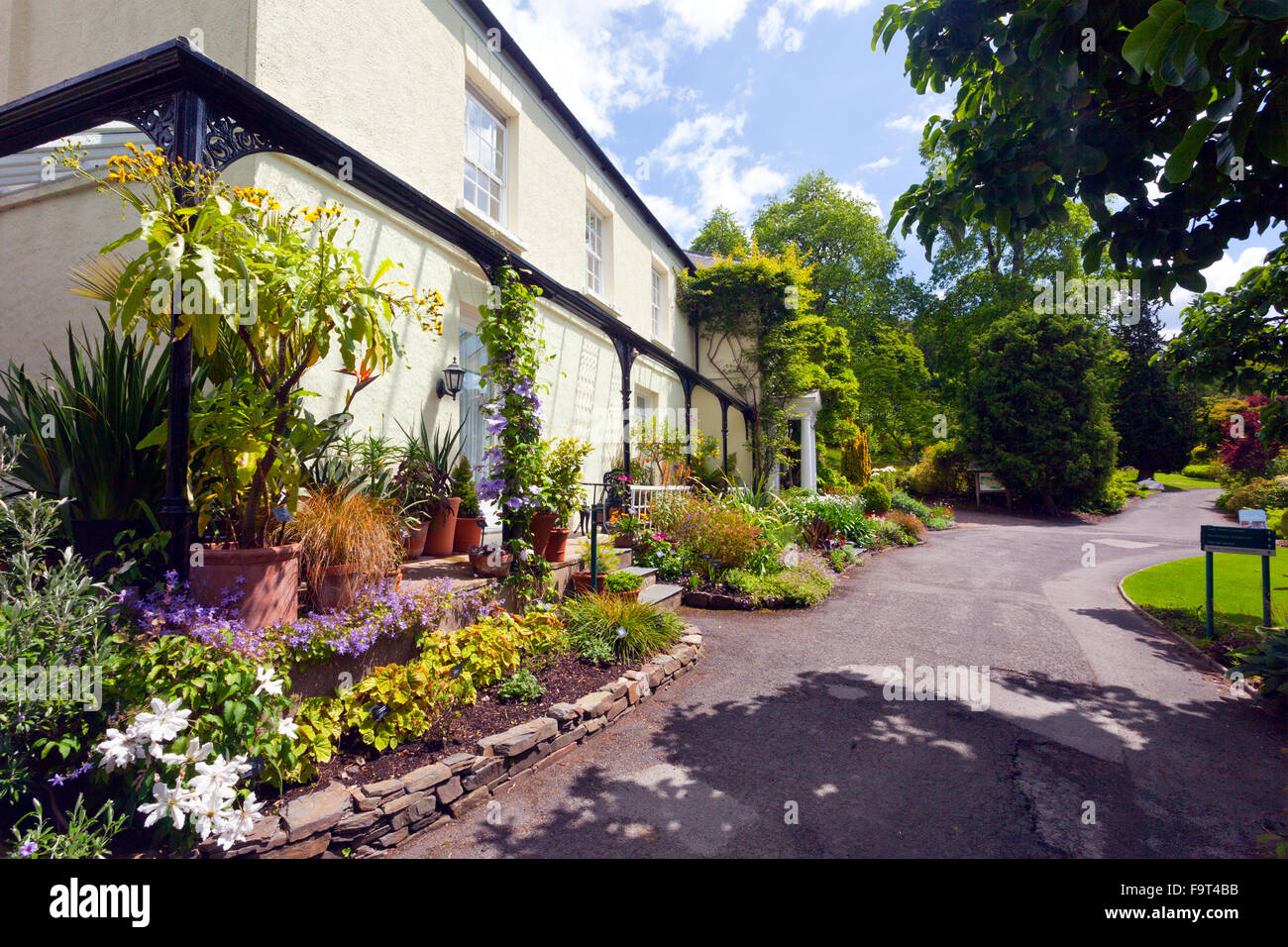 Glass canopies hi-res stock photography and images - Alamy