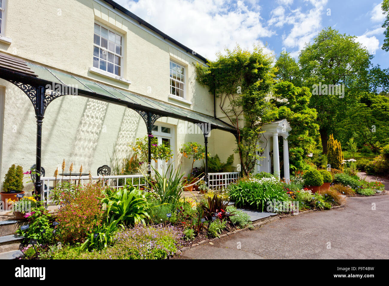 Glass canopies hi-res stock photography and images - Alamy