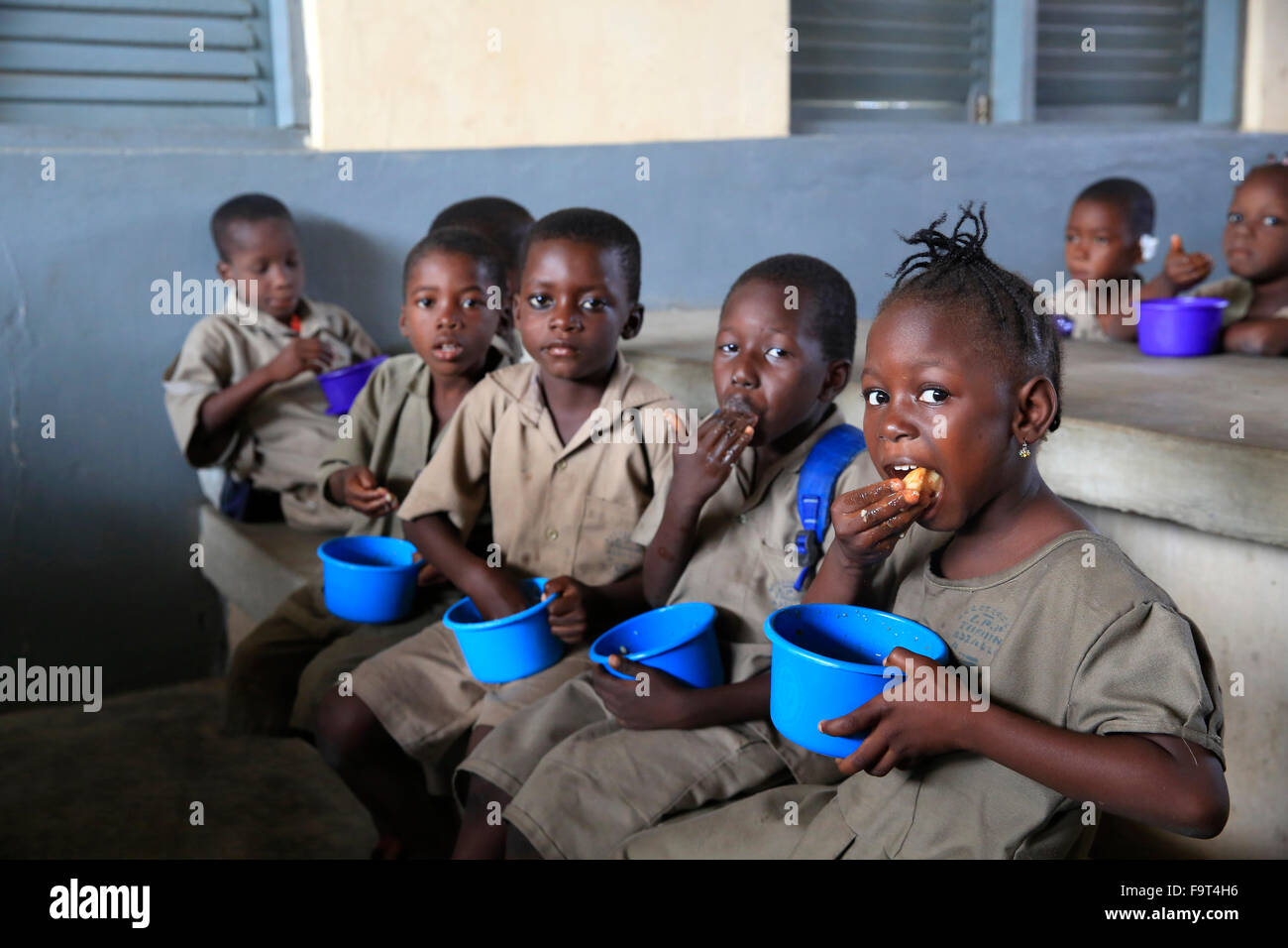 Food distribution in an African primary school Stock Photo - Alamy