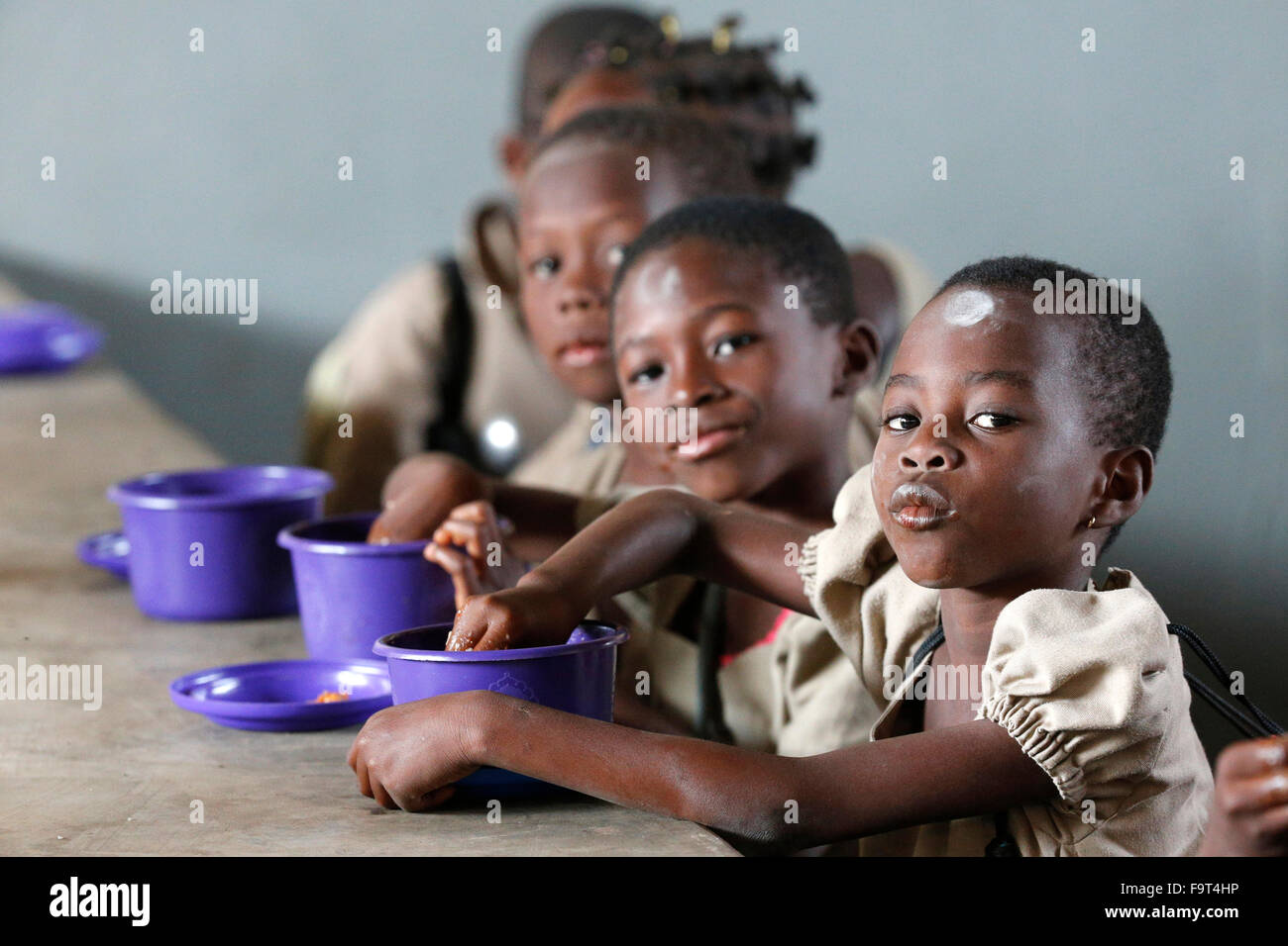 Food distribution in an African primary school Stock Photo - Alamy