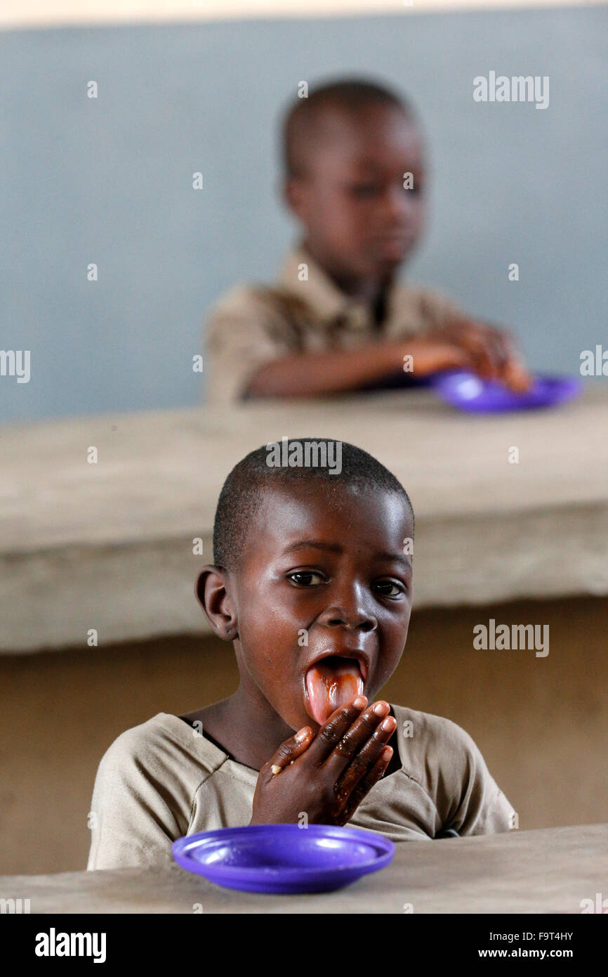 Food distribution in an African primary school Stock Photo - Alamy