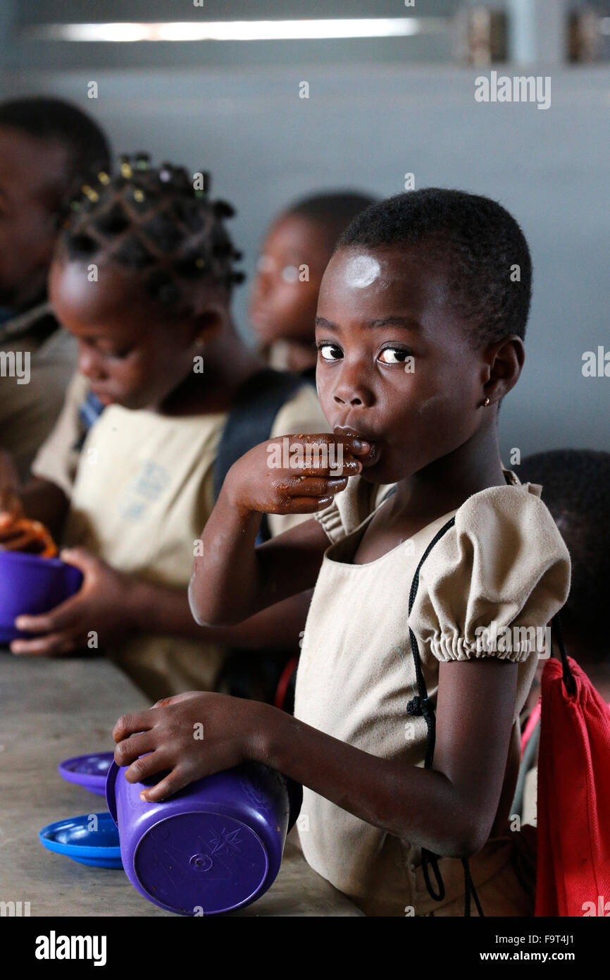 Food distribution in an African primary school Stock Photo - Alamy